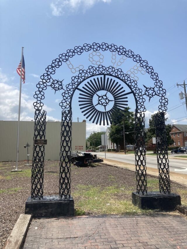 25 Virginia LOVE Signs to Visit in 2024 (+ Locations!)